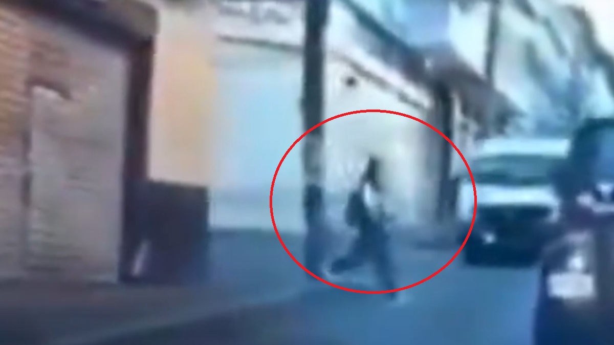 VIDEO: ¡Impactante! Combi arrolla a joven poblana que caminaba ...
