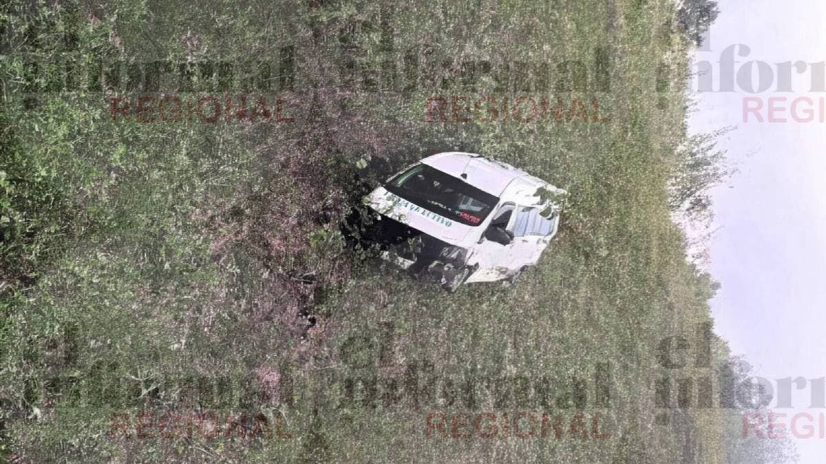 Combi de la Ruta 1 cae en caño pluvial en Teziutlán; conductor sufre ...